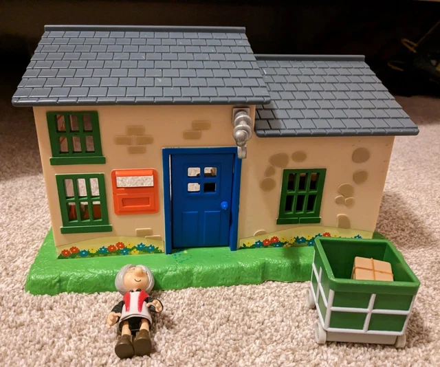 POSTMAN PAT POST Office £12.00 - PicClick UK