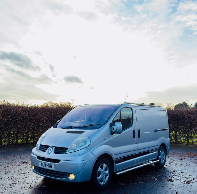 RENAULT TRAFFIC SPORT SI27 Automatic Gearbox 2.5 Dci Ideal Campervan ...