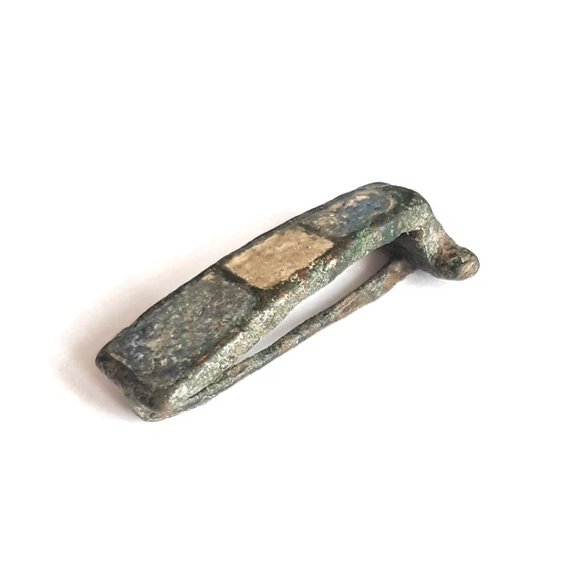 FIBULE GALLO-ROMAINE EN bronze, à arc émaillé bleu et blanc EUR 50,00 ...