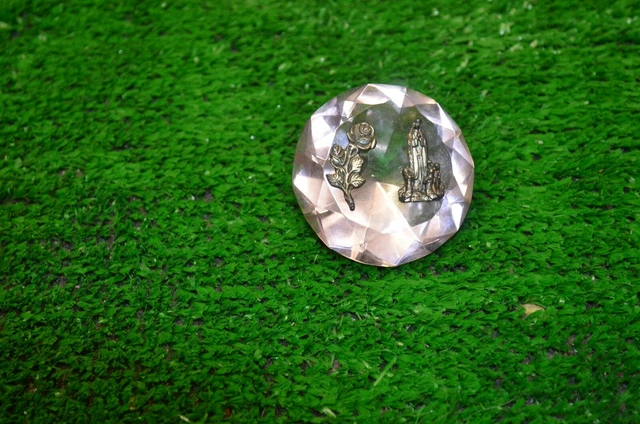 ANCIEN STATUE VIERGE Marie Rose Verre Diamant Ciselé Presse Papier Set ...