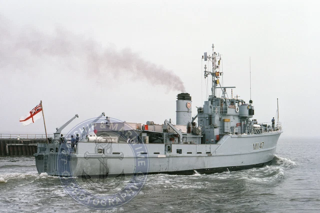 ROYAL NAVY TON-CLASS Minesweeper HMS HUBBERSTON M1147 - 6X4 (10X15 ...