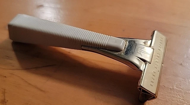 VINTAGE SCHICK INJECTOR TYPE Single Edge Safety Razor - Collectable! $1 ...