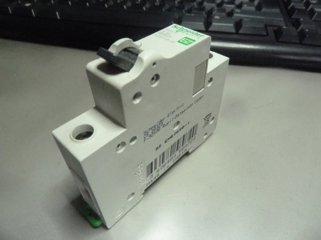 SCHNEIDER EZ9F16132 EASY 9 Miniature Circuit Breaker MCB SP 6kA Type B - 32 Amp £1.99 - PicClick UK