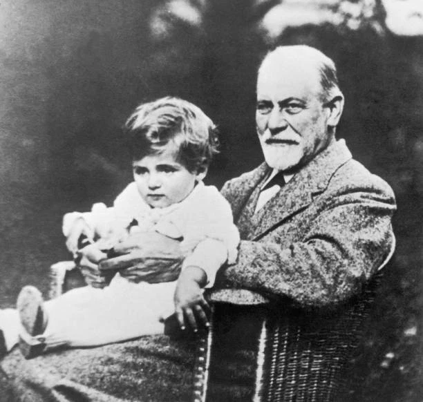 AUSTRIAN PSYCHOANALYST SIGMUND Freud Holding His Grandson Stephen - Old ...