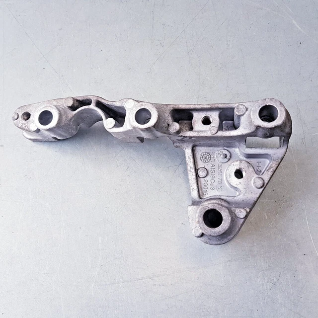 MERCEDES A CLASS W177 A180 1.5d 2019-2024 ENGINE MOUNT A2472400700 £49. ...
