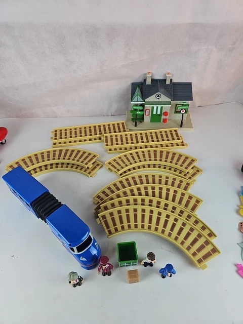 POSTMAN PAT PENCASTER Flyer Train AJ Bundle, Figures, Track, Train ...
