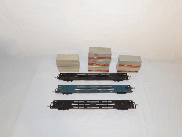 HORNBY OO GAUGE Freightliner Container Flats x3 (7 x 200 containers ...