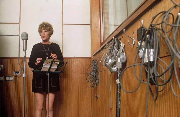 ACTRESS AND SINGER Sue Nicholls in a recording studio circa 1967 TV Old ...