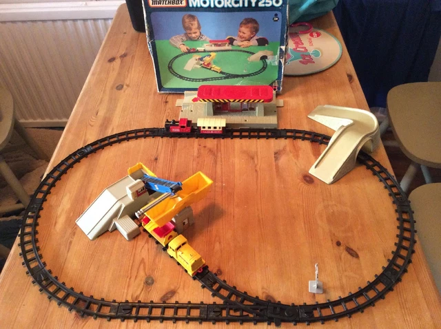 VINTAGE 1980'S MATCHBOX Motorcity 250 Freight and Passenger Train Rail ...