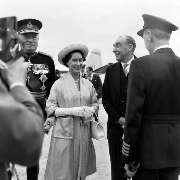 PRINCESS MARGARET ARRIVES At Jersey Airport 1950S Old Photo 2 $9.00 ...