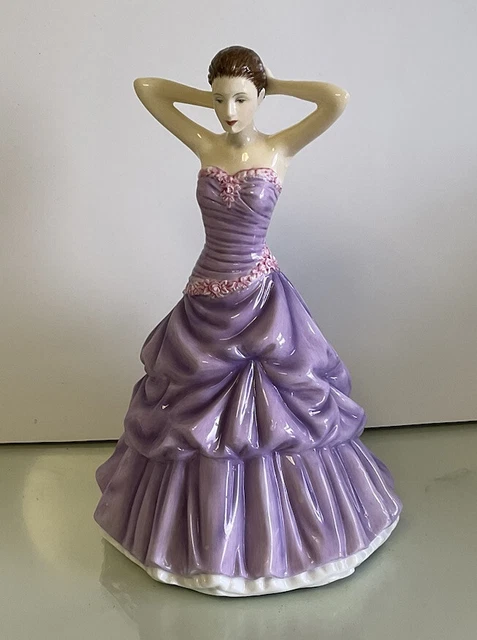 ROYAL DOULTON CLASSIC Pretty Ladies Figurine Sara Hn5439. In Perfect ...