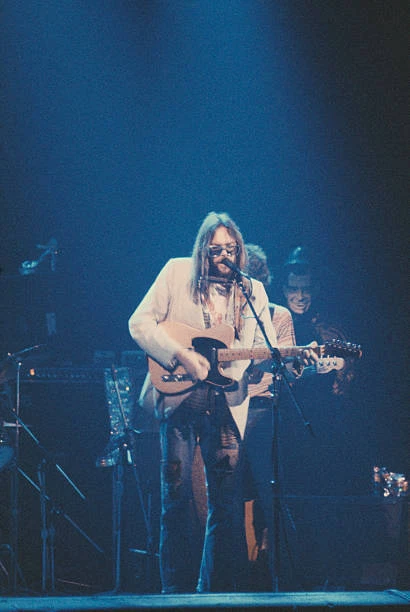 SINGER AND SONGWRITER Neil Young 1975 OLD PHOTO £5.59 - PicClick UK SINGER AND SONGWRITER Neil Young 1975 OLD PHOTO £5.59 - PicClick UK