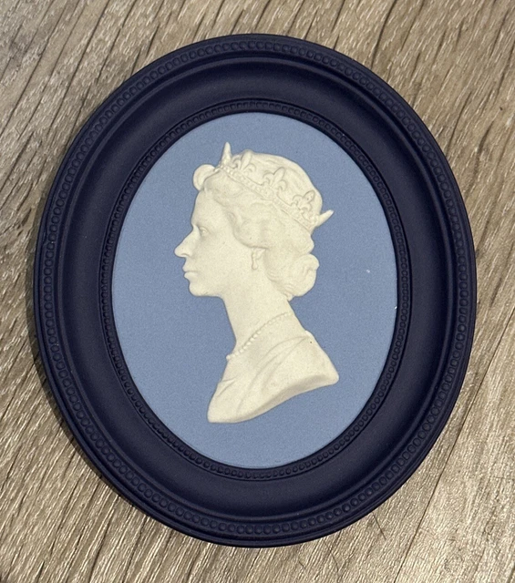 WEDGWOOD QUEEN ELIZABETH II Limited Plaque Portrait Medallion £22.00 ...