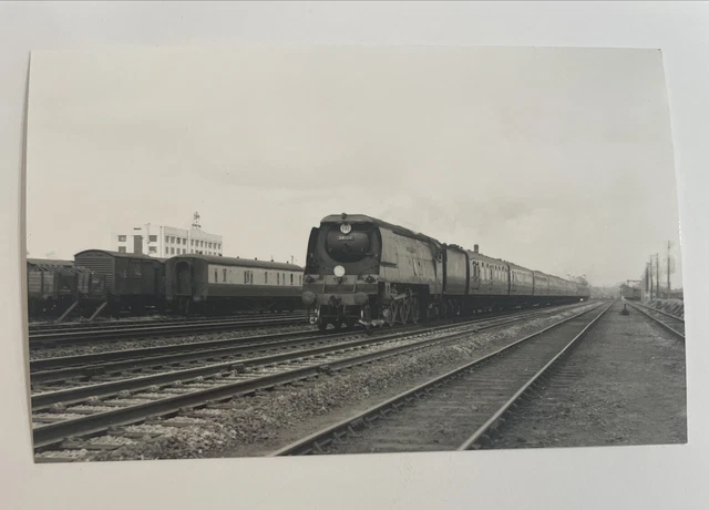 BR RAILWAY LOCOMOTIVE Photograph - 34050 Basingstoke - D220 £3.50 ...