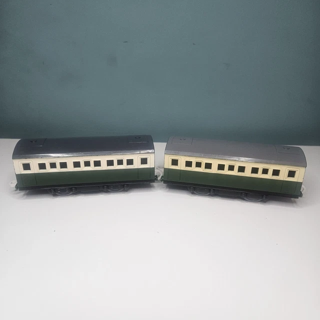 TWO GORDON'S EXPRESS Coaches - Tomy Trackmaster - Thomas And Friends £ ...