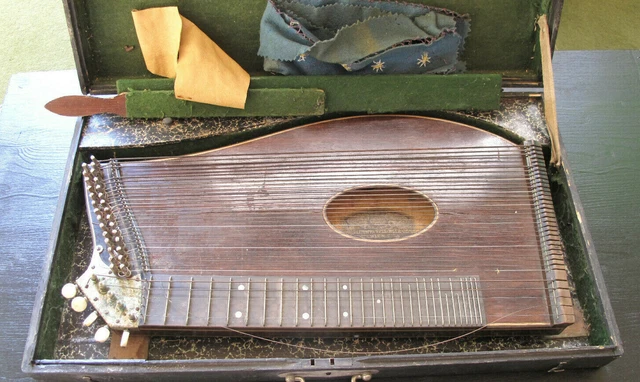 ALTE ZITHER "Ludwig Reisinger Wien" mit Transportkoffer EUR 30,00 ...