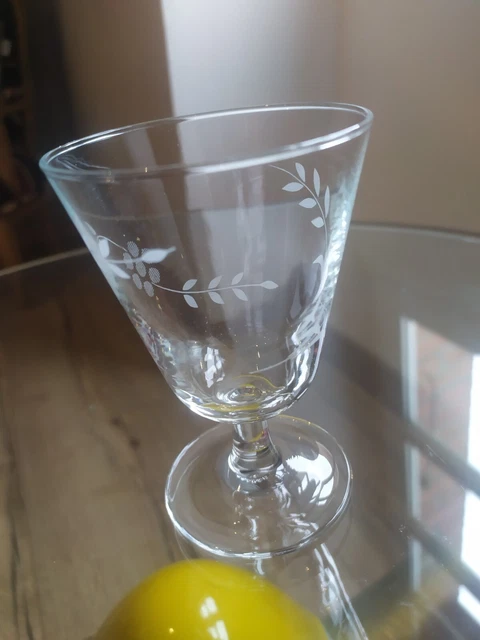 ANCIEN VERRE SUR pied à apéritif gravé EUR 5,00 - PicClick FR