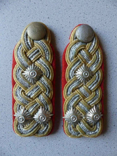 DDR NVA STASI Panzer rot , Schulterklappen Schulterstücke Generaloberst ...