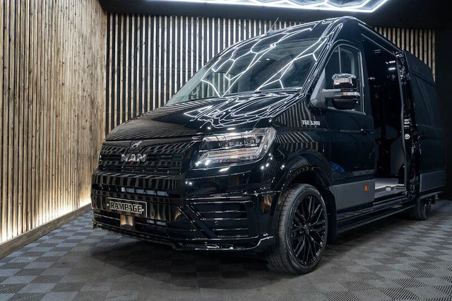 VOLKSWAGEN CRAFTER CR35 Tdi MWB FWD Panel Van Commerce Plus Panel Van ...