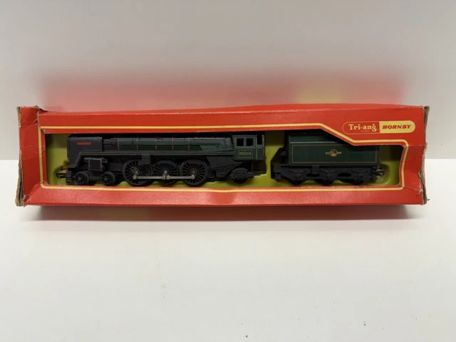 HORNBY BR 4-6-2 BRITANNIA CLASS 70000 LOCO GREEN OO Gauge R259S ...