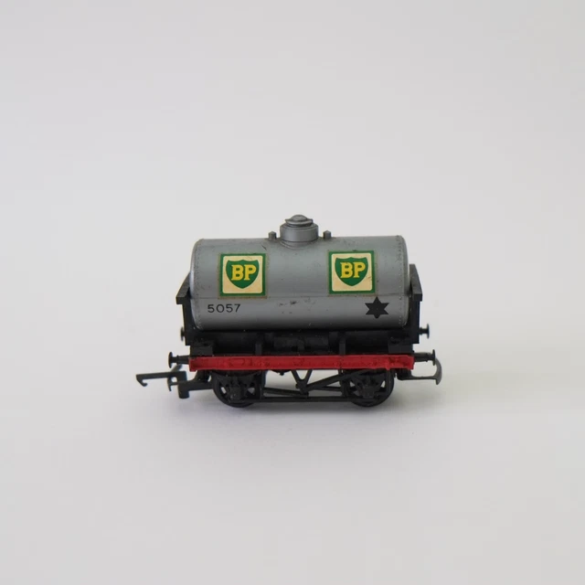 TRIANG HORNBY RAILWAY HP FUEL TANK TANKER WAGON OO Gauge - Silver 2 of ...