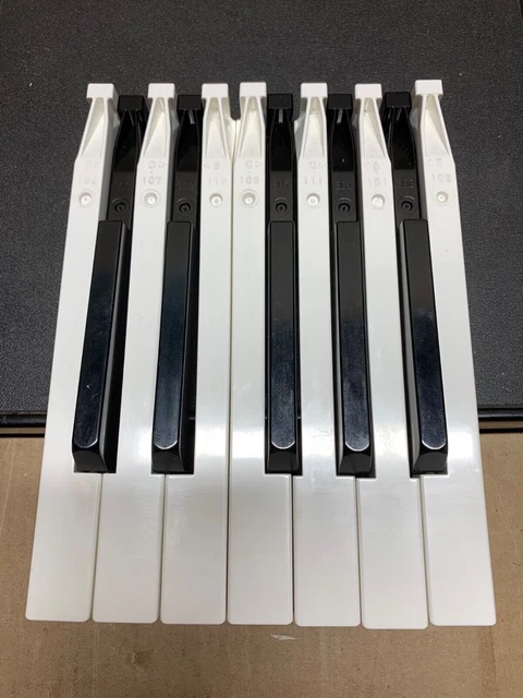 YAMAHA MOTIF XF8 88 key piano keyboard synthesizer near MINT YAMAHA MOTIF XF8 88 key piano keyboard synthesizer near MINT