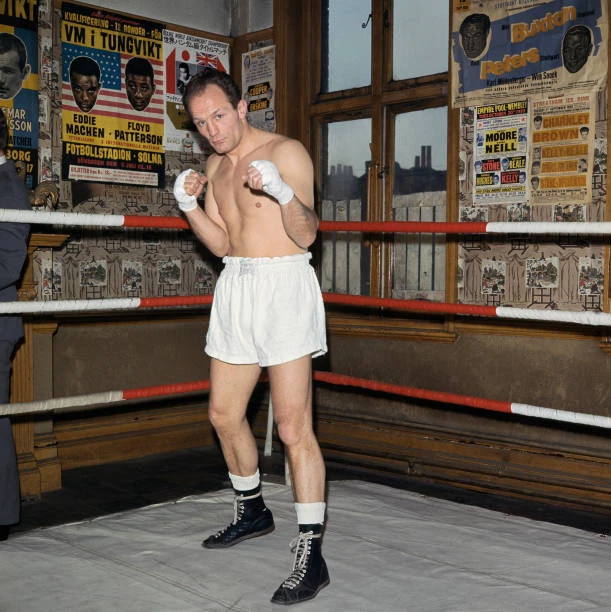 BRITISH BOXER HENRY Cooper in training at the Thomas a Becket p - 1966 ...