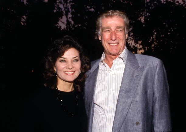 RICHARD MULLIGAN AND wife Lenore Circa 1980s Celebrity Movies TV Old ...