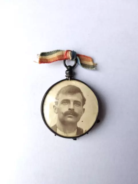 ANCIEN PENDENTIF PORTE Photo Laiton Noirci Ruban Bleu Blanc Rouge ...