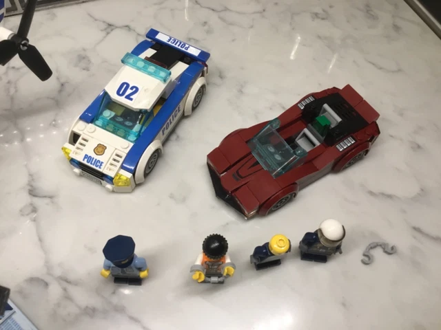 LEGO CITY: HIGH-SPEED Chase 60138 complete except one figs hair with ...