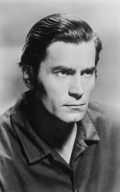 AMERICAN ACTOR AND singer Clint Walker best known for his lea- 1960s ...
