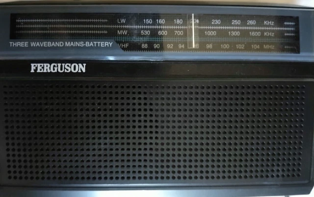 FERGUSON THREE WAVEBAND Mains-Battery Radio, model 3R20/Thorn EMI ...