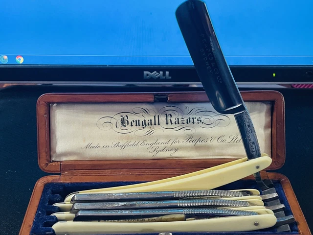 VINTAGE CUT THROAT razor,set of 4 in the original case $800.00 ...