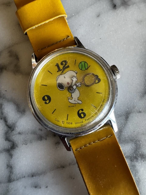 SNOOPY TENNIS WATCH Vintage 1976 Timex Yellow Peanuts Mystery Ball ...