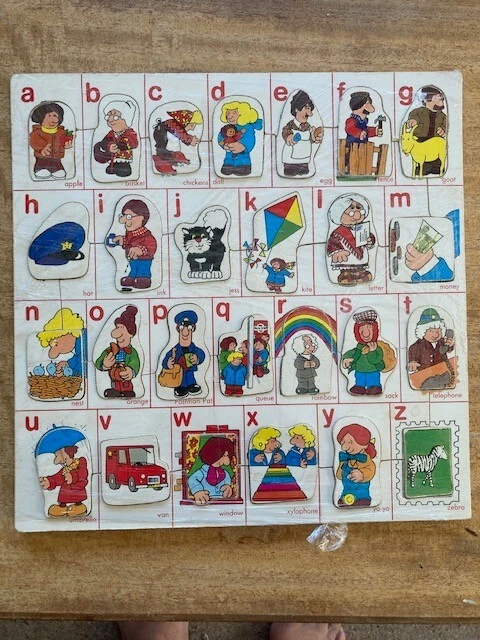 POSTMAN PAT ALPHABET Puzzle/jigsaw 1982 vintage VGC and complete wooden ...