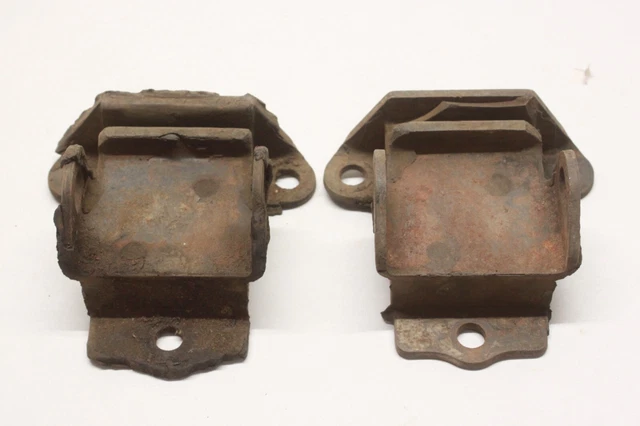ORIGINAL 1960'S CHEVROLET Chevelle V8 Engine Motor Mount Bracket Pair ...