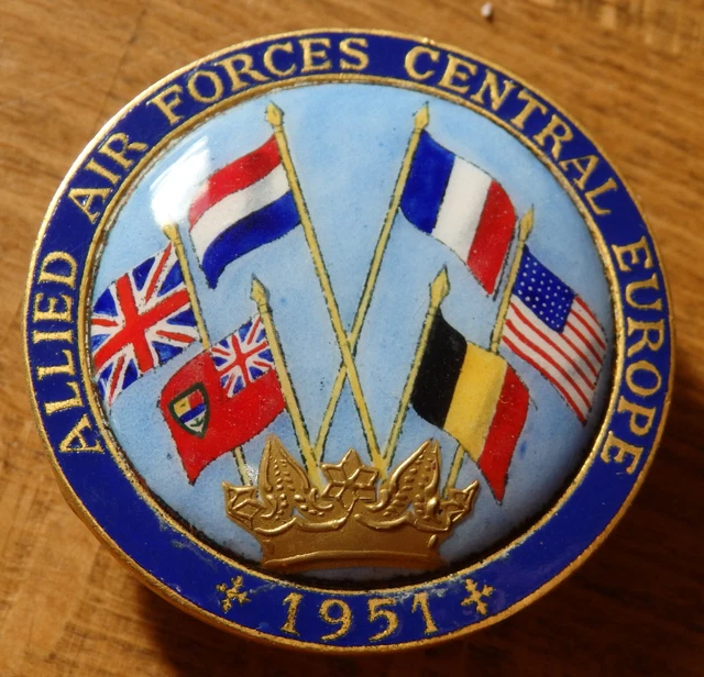 INSIGNE MILITAIRE ALLIED Air Forces Central Europe 1951 A. Bertrand EUR ...