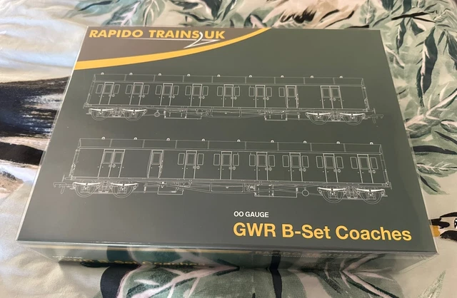 RAPIDO GWR B-SET Coaches In GWR Shirt button Livery ‘Bodmin Branch No.2 ...