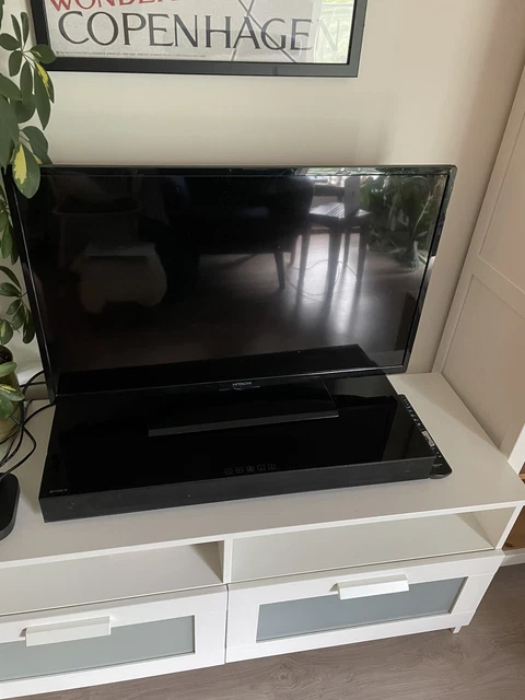 HITACHI 32 INCH TV/DVD player (sold with Sony HT-XT2 sound bar) £40.00 ...