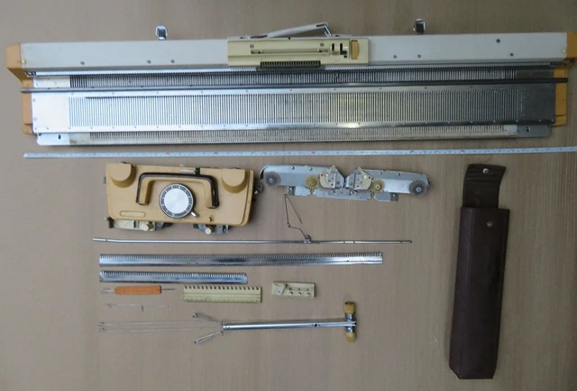 VINTAGE KNITTING MACHINES Singer Model Sk 260 Sr.No. 84-3782 complete ...