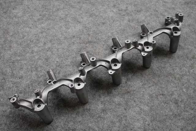 ORIGINAL AUDI R8 V10 mount 07L133340A fuel distributor left right £44. ...