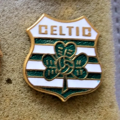 CELTIC FOOTBALL CLUB Badge £8.64 - PicClick UK
