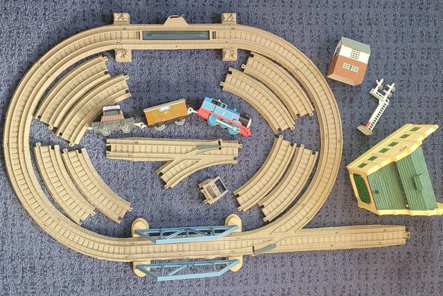 THOMAS THE TANK Engine Track Master Bundle Set And Battery Operated ...