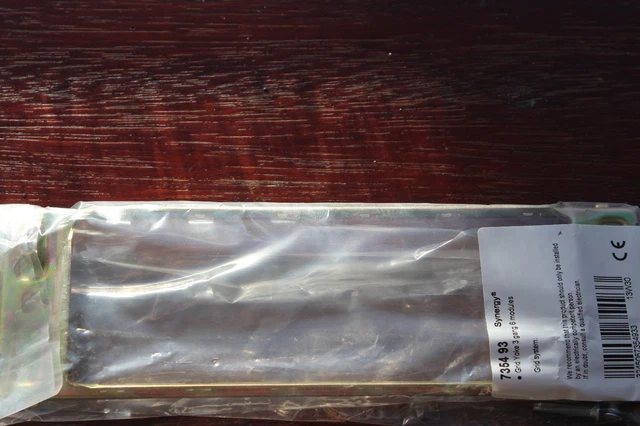 LEGRAND SYNERGY 7354 93 Grid Yolk back frame 3 gang 6 modules £2.99 ...