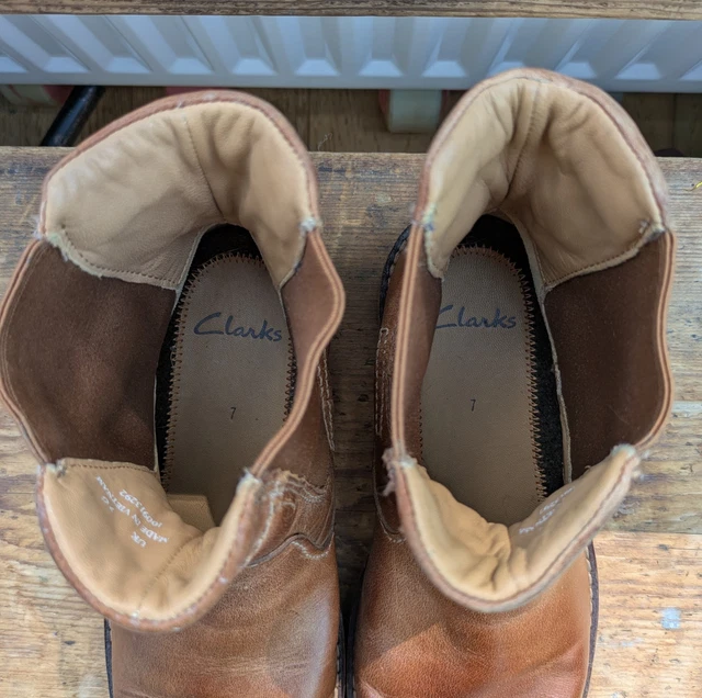 CLARKS UK 7 G Light Tan Leather Chelsea Boots Rubber Sole Excellent ...