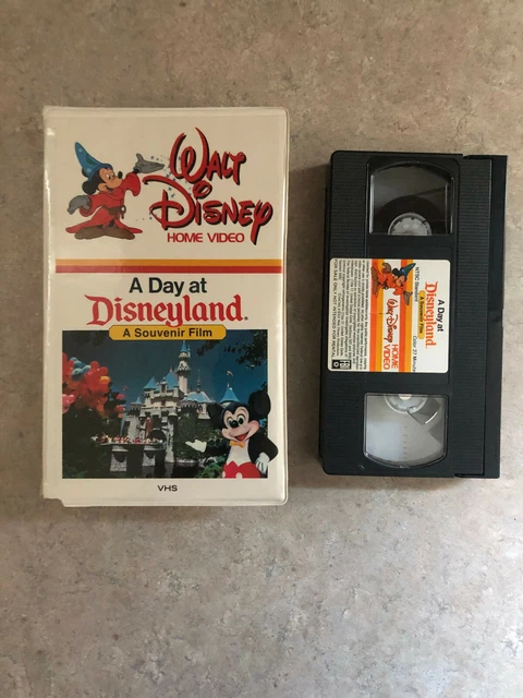 WALT DISNEY HOME video A day at disneyland vhs clam shell case rare AS ...