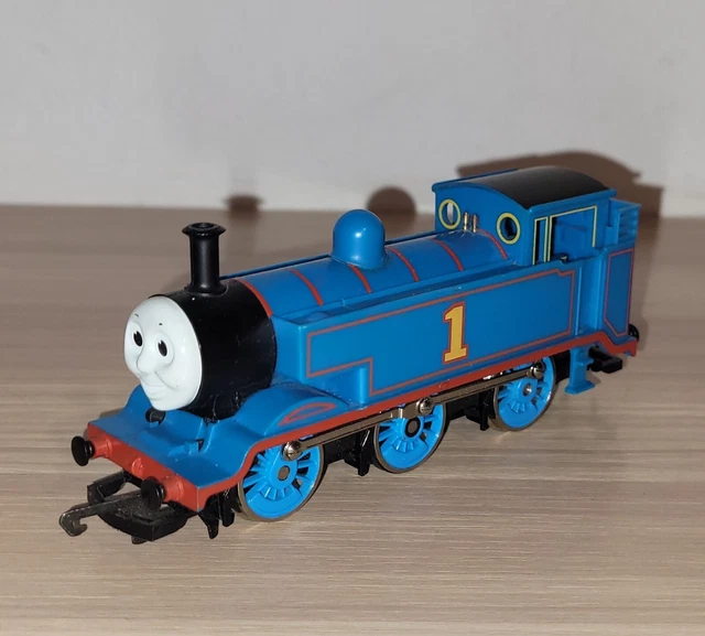 HORNBY OO GAUGE THOMAS THE TANK ENGINE & FRIENDS THOMAS LOCOMOTIVE ...