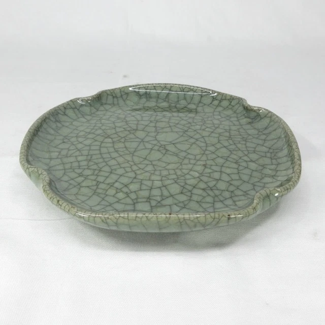 P1009: CHINESE CELADON porcelain unusual shaped plate of KANYO style ...