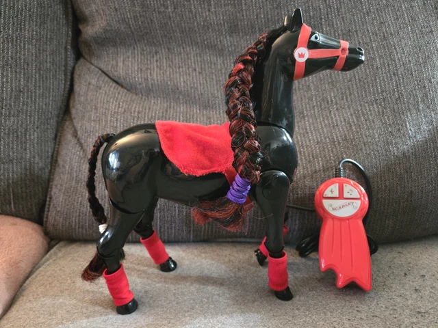JOUET CHEVAL ÉCARLATE télécommandé électronique Horseland rouge noir ...