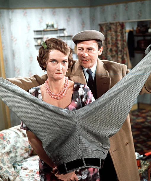 BRITISH ACTOR EDWARD Woodward is with actress Sheila Hancock in t- Old ...